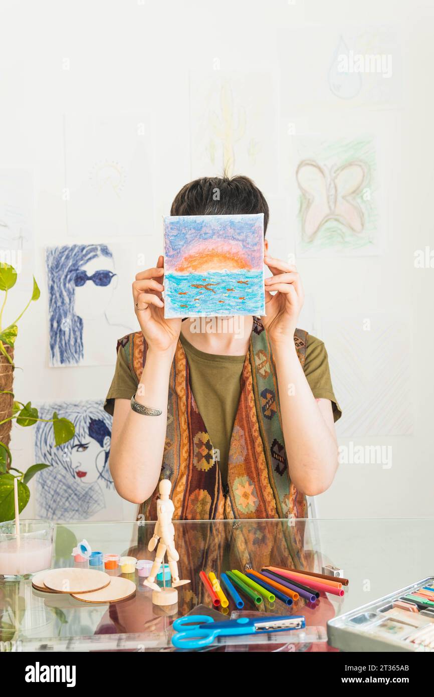 Hiding home table hi-res stock photography and images - Alamy