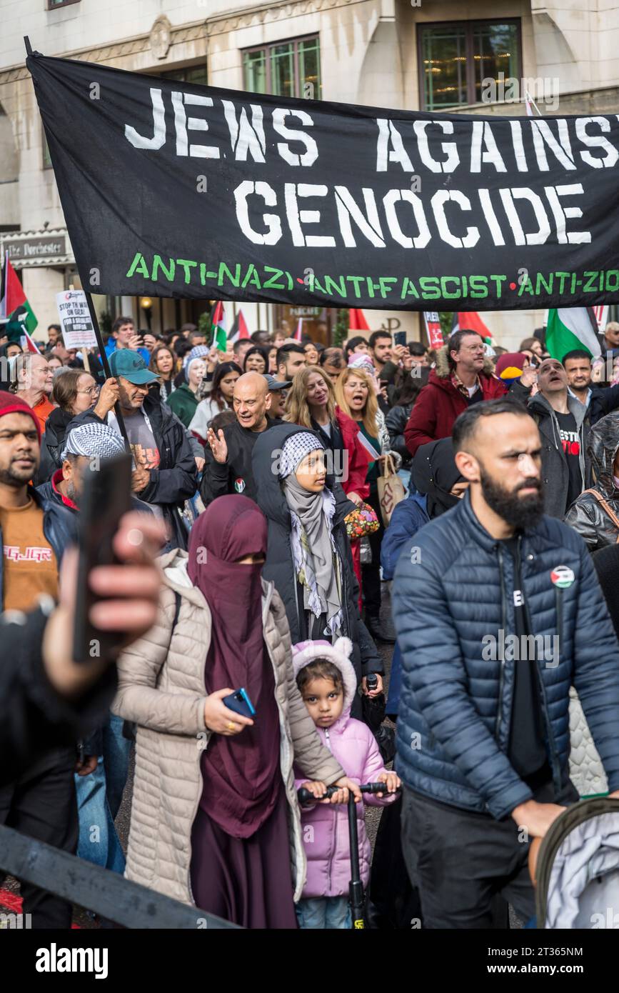 Jews against genocide banner, Pro-Palestinian protest in Central London ...