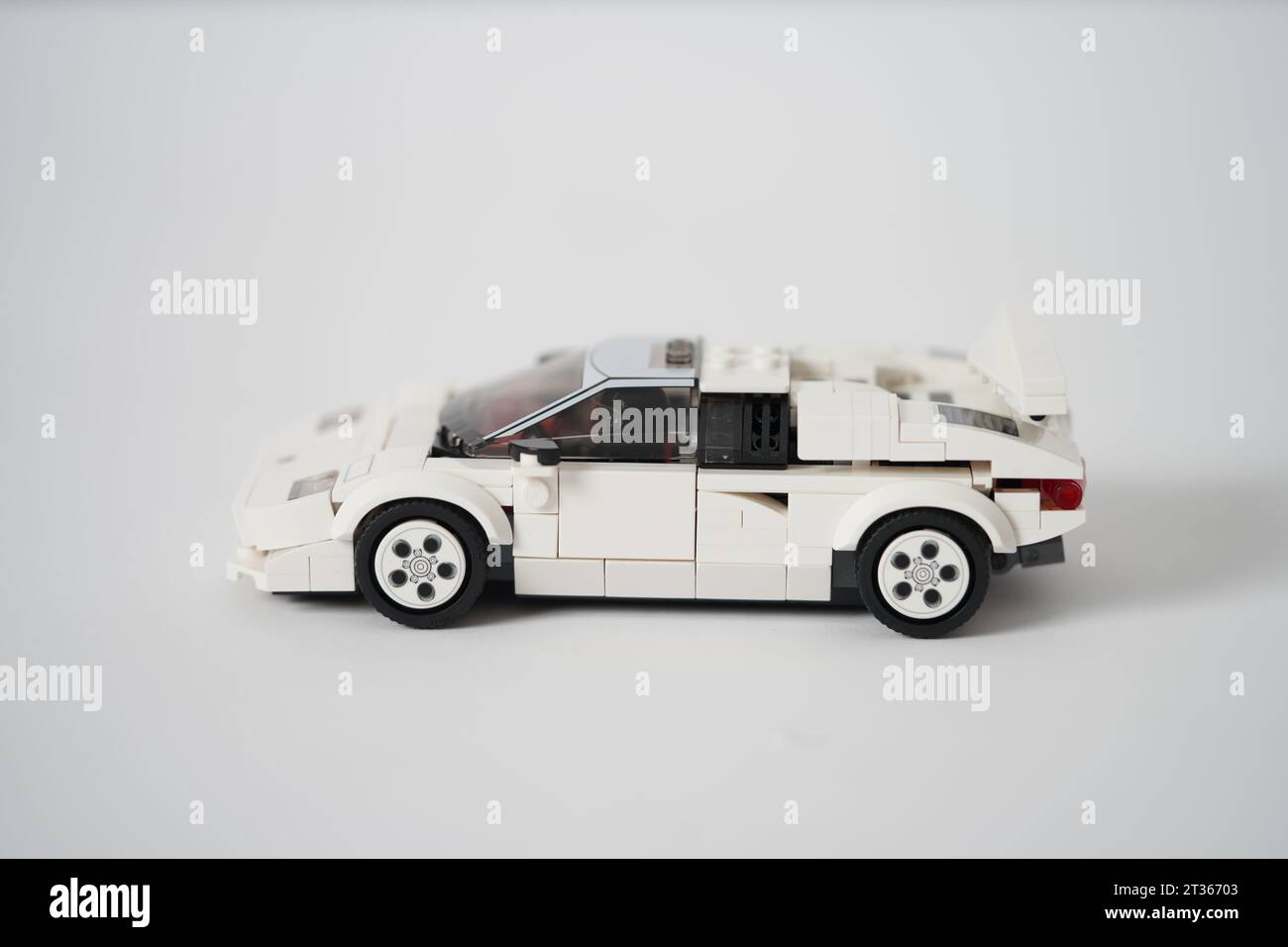 LEGO Speed Champions Lamborghini Countach 76908 Building, white lego ...