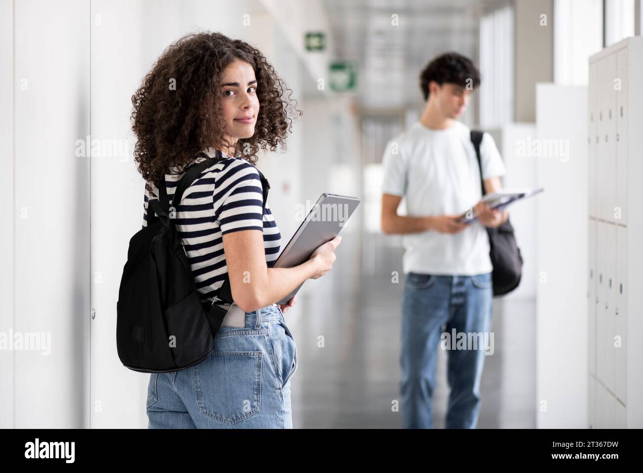 Student bonding hi-res stock photography and images - Alamy