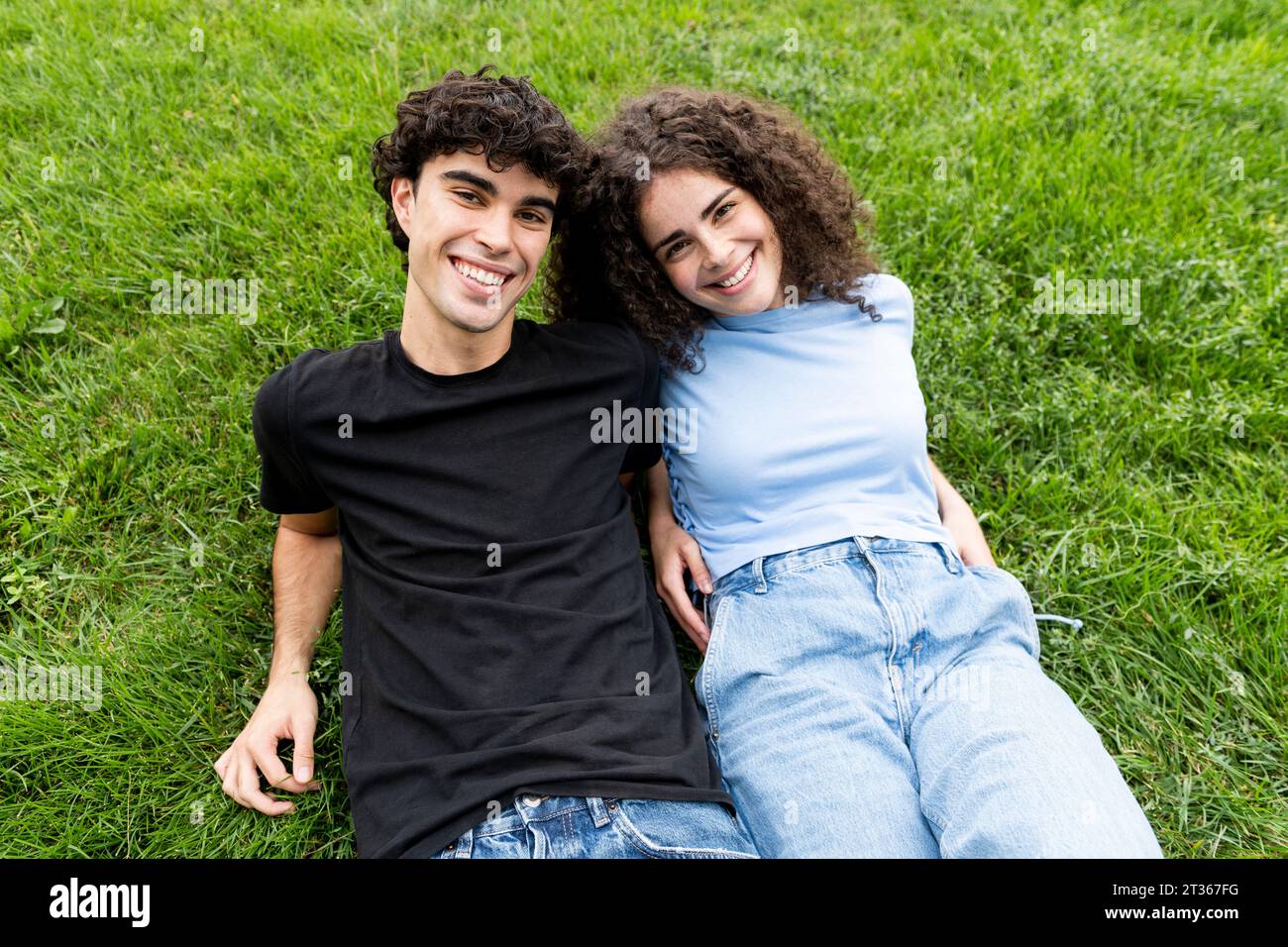 Happy friends relaxing hi-res stock photography and images - Alamy