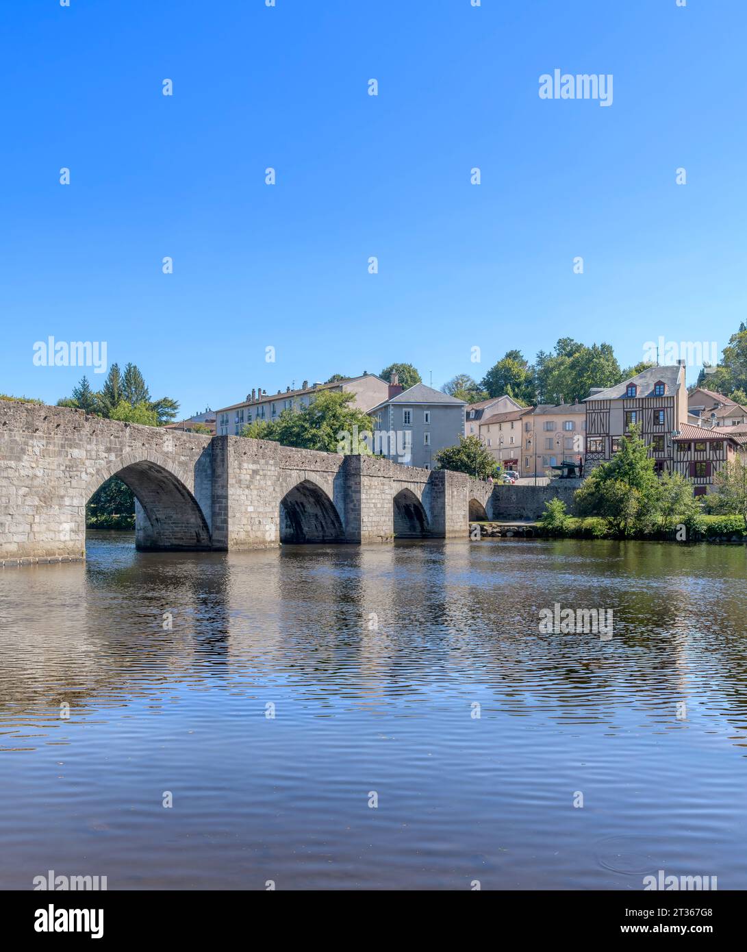 Pont Saint-Étienne in Limoges, France. Links the halves of the city ...
