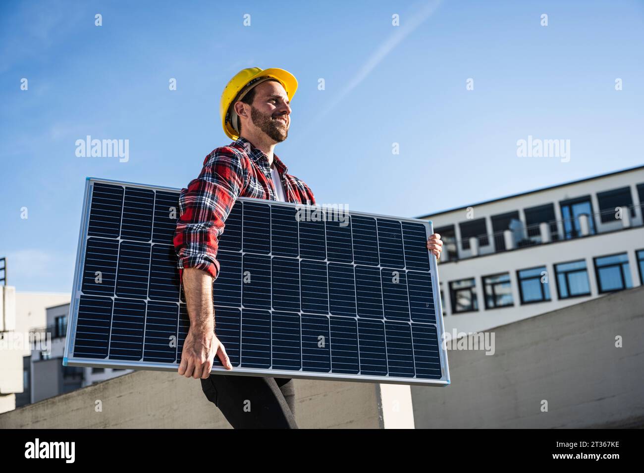 Man carrying solar panel hi-res stock photography and images - Alamy