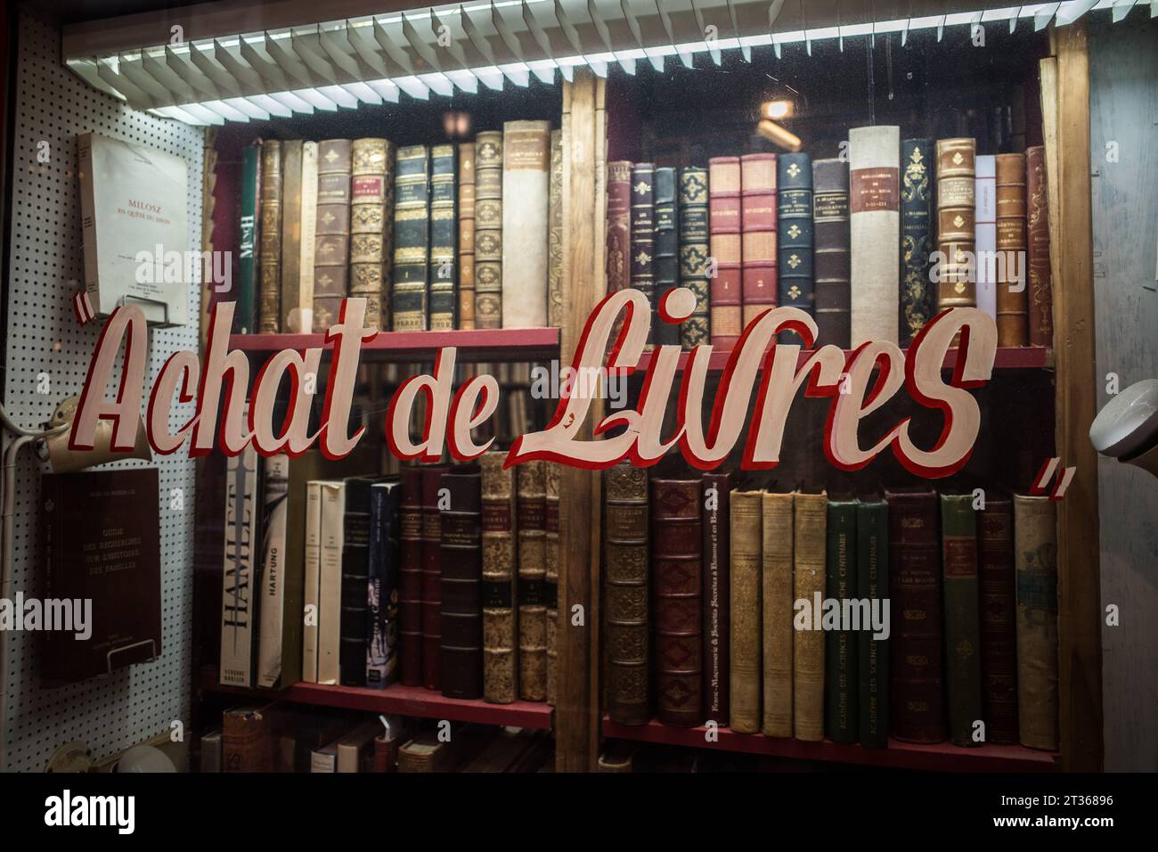 PARIS BOOK SHOP - BOOKSELLER - PARIS WINDOW SHOP - VINTAGE BOOKS ...