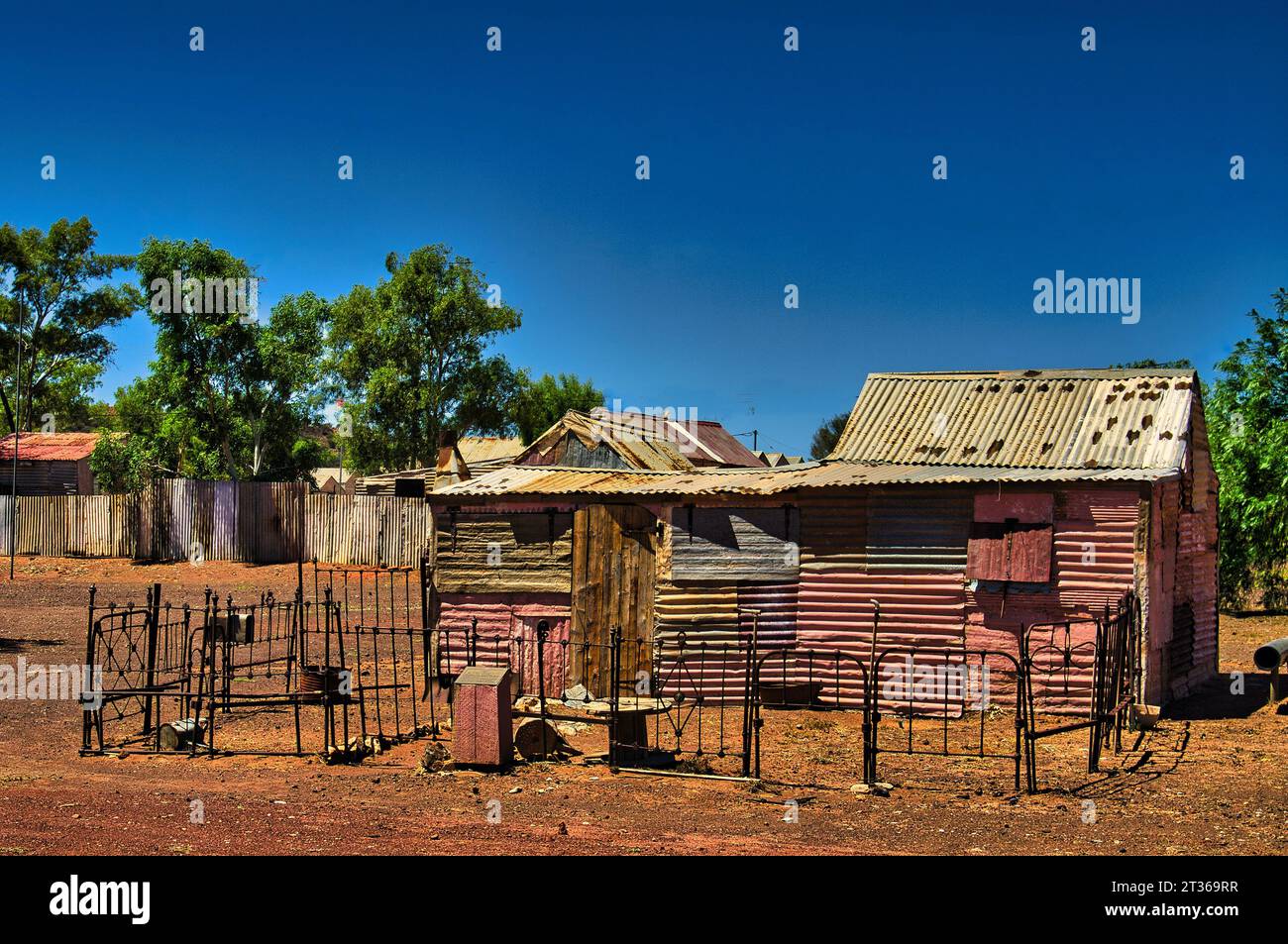 An abandoned goldminers’ cabin made of corrugated iron in Gwalia ghost ...