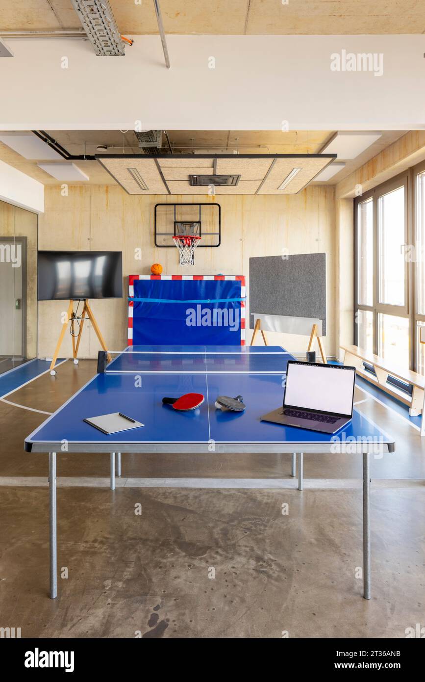 Office table tennis hi-res stock photography and images - Alamy