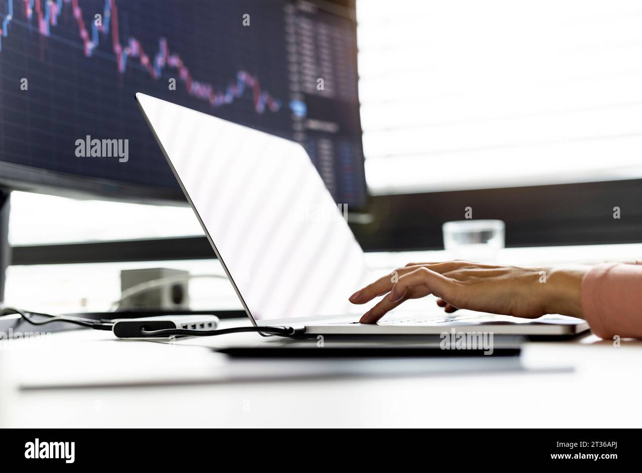 Women working with their hands hi-res stock photography and images - Alamy