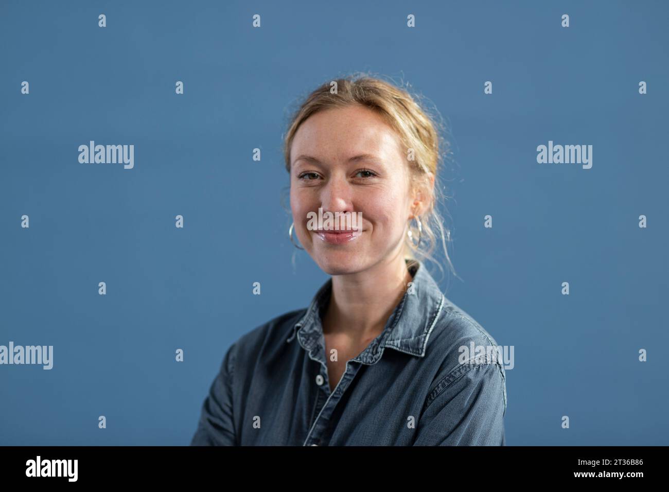 Woman happy blue background hi-res stock photography and images - Alamy
