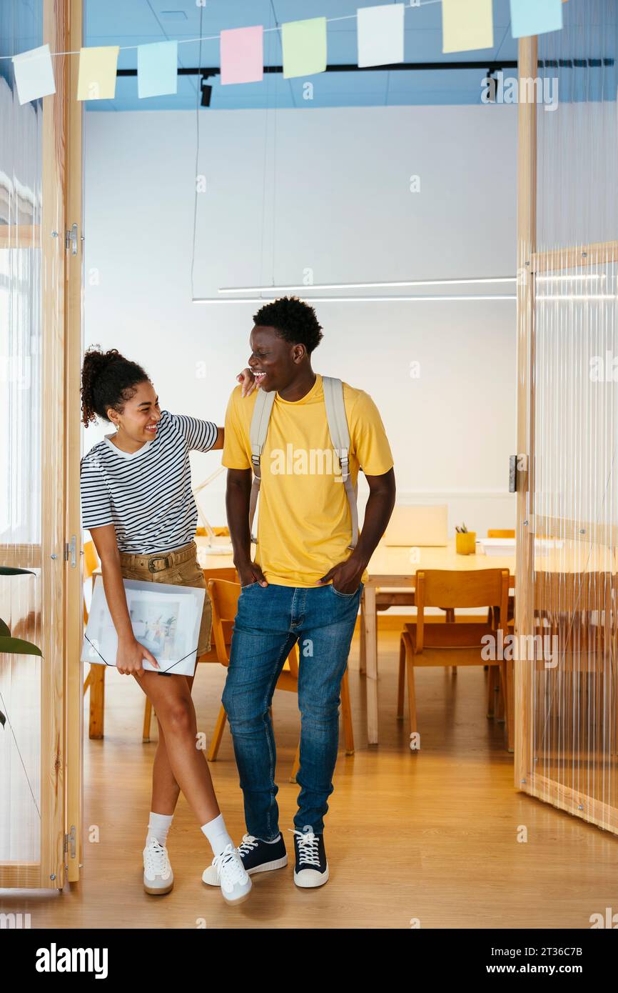 Happy students university hi-res stock photography and images - Alamy
