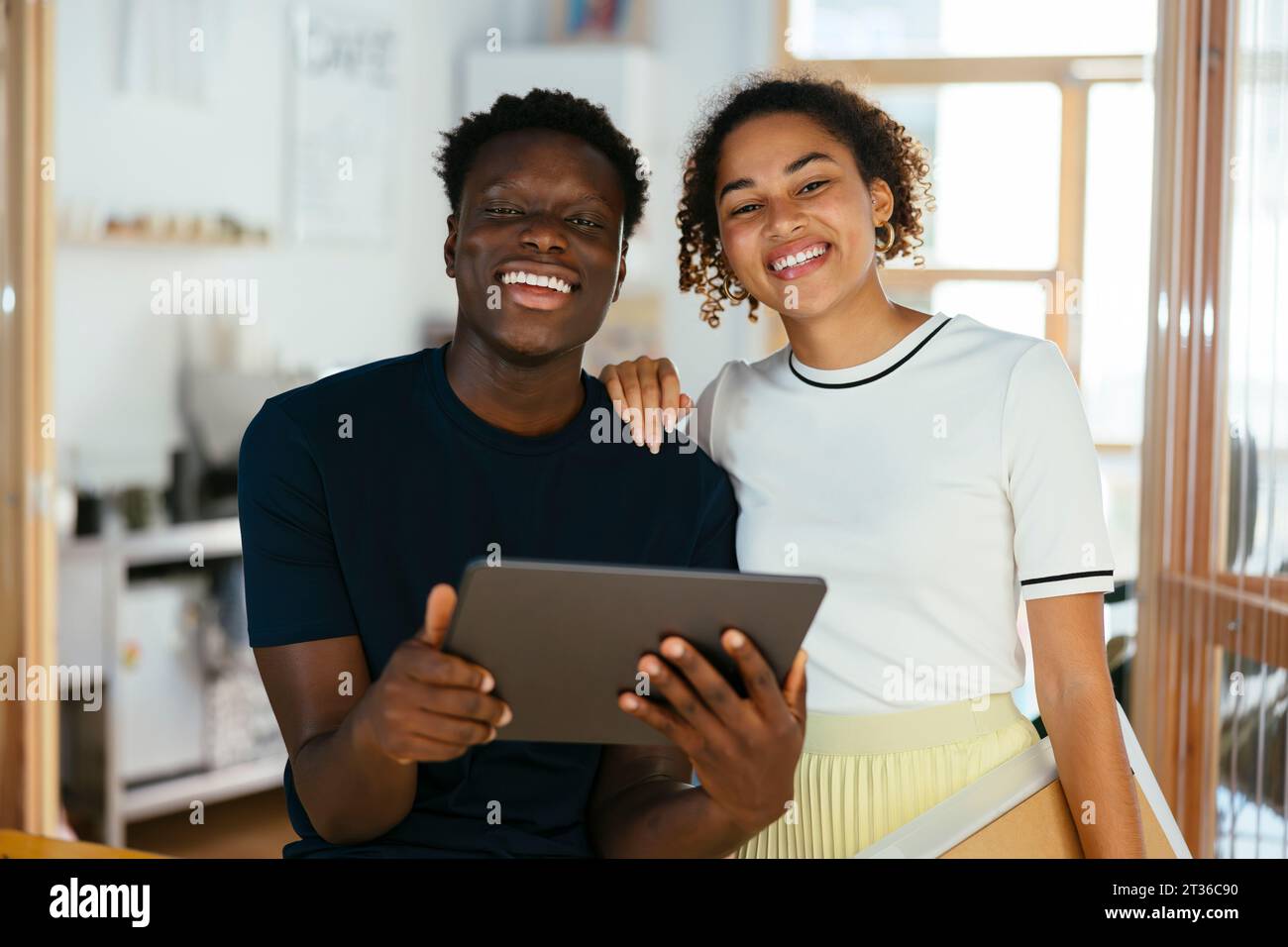 Happy university students hi-res stock photography and images - Alamy