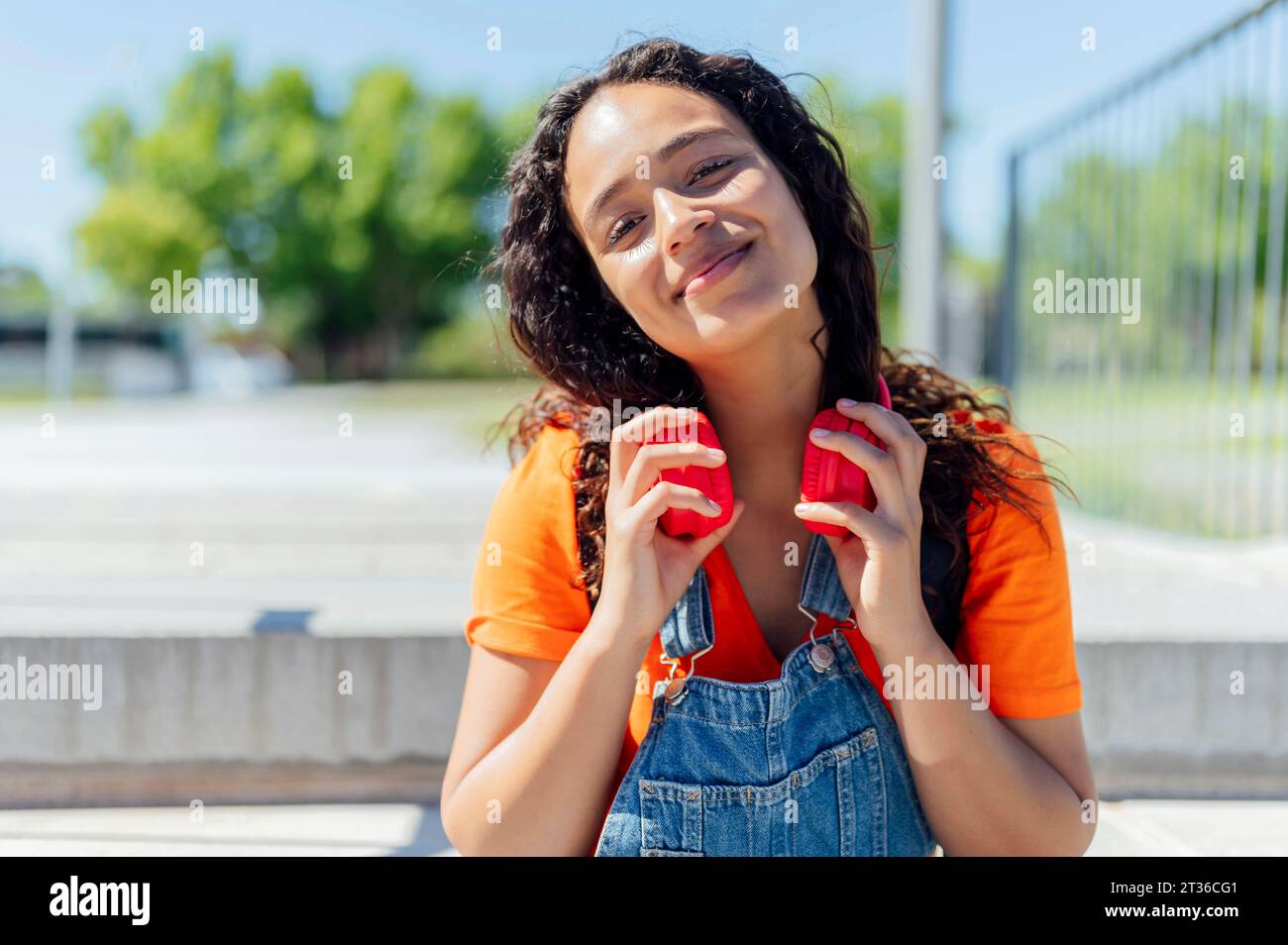 Happy student hi-res stock photography and images - Alamy