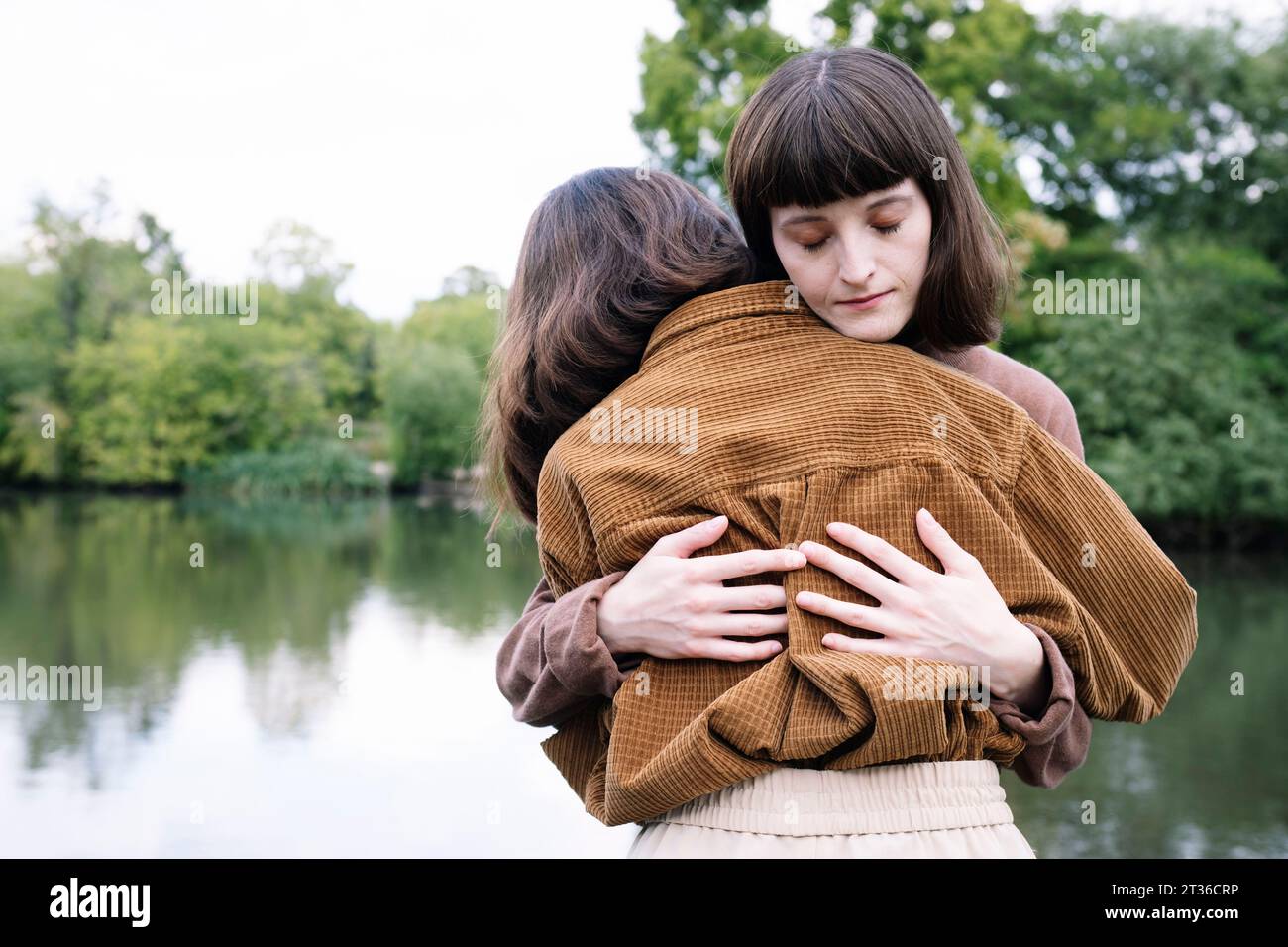 Two sisters hugging hi-res stock photography and images - Alamy