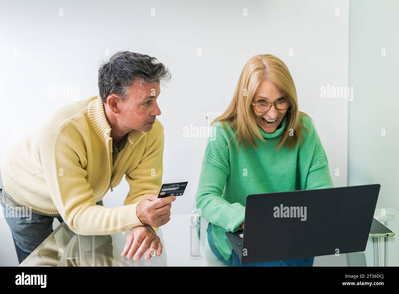 Wife shopping hi-res stock photography and images - Alamy