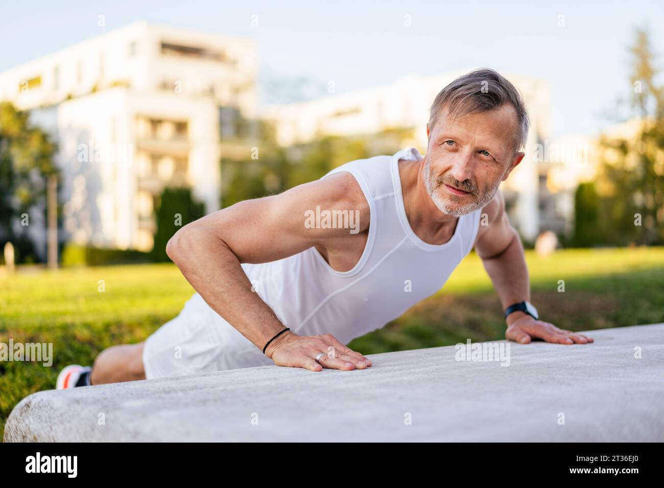 Man push ups park hi-res stock photography and images - Alamy