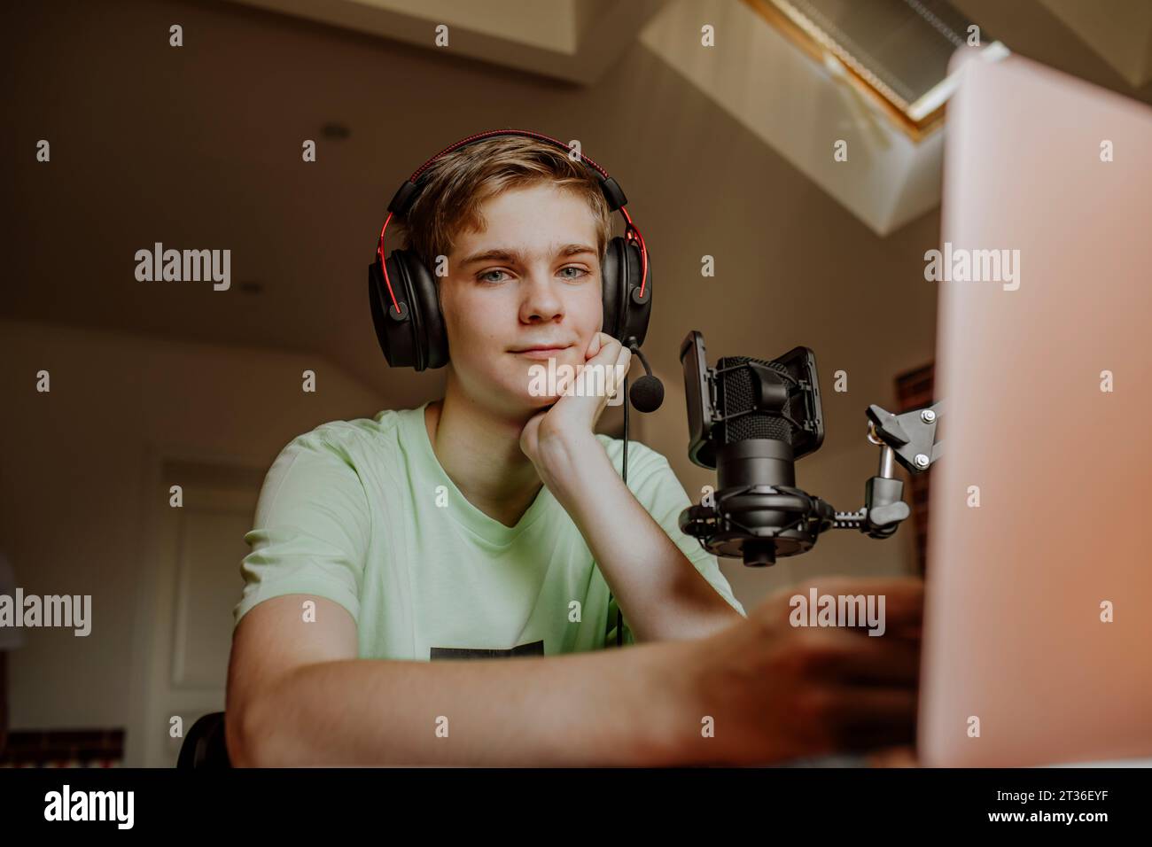 Boy with headset hi-res stock photography and images - Alamy