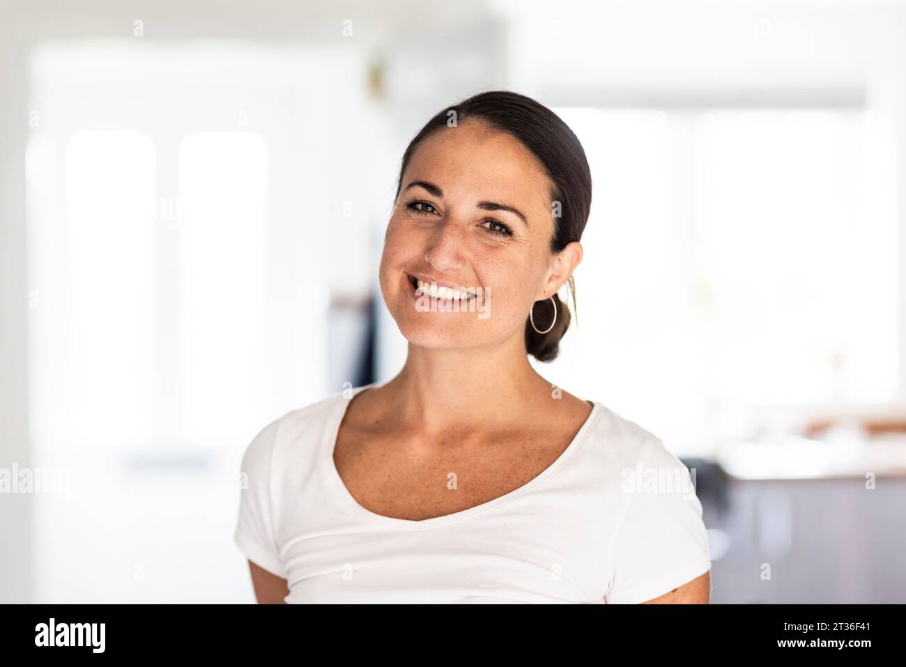 Woman wearing white t shirt hi-res stock photography and images - Alamy