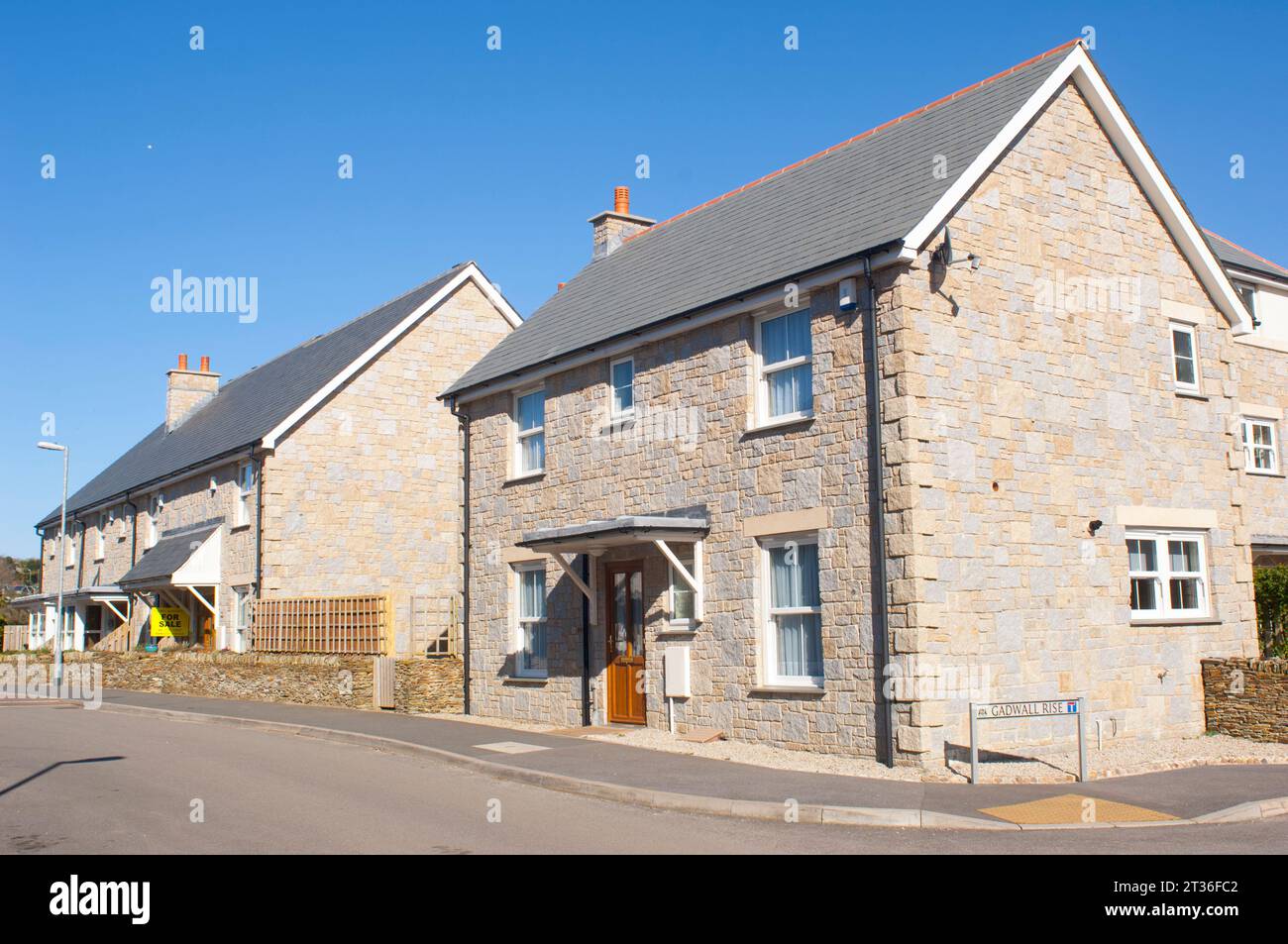 Modern new builds hi-res stock photography and images - Alamy