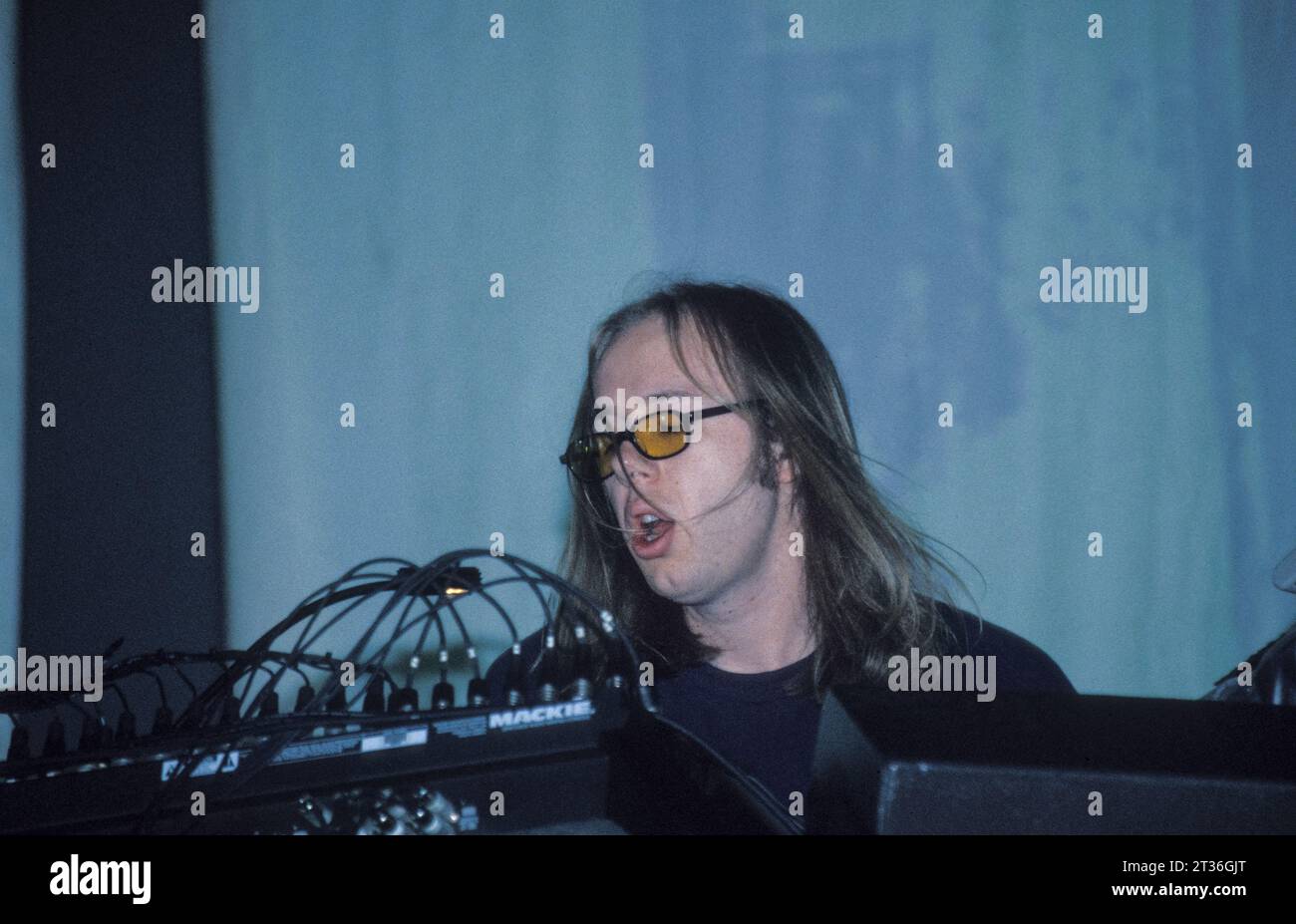 CHEMICAL BROTHERS, CREAMFIELDS, 1998: Tom Rowlands of the Chemical ...