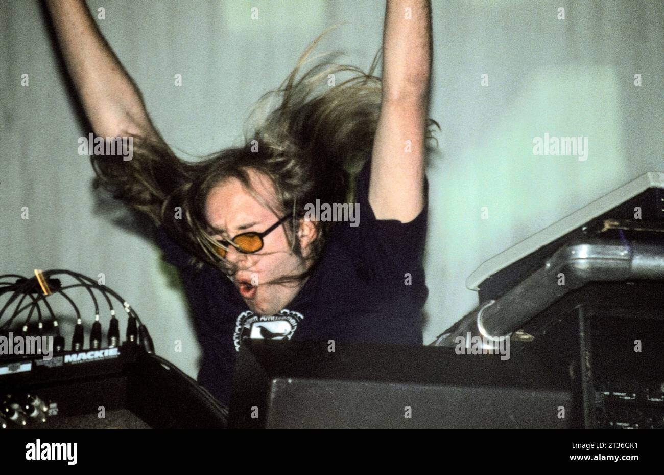 CHEMICAL BROTHERS, CREAMFIELDS, 1998: Tom Rowlands of the Chemical ...