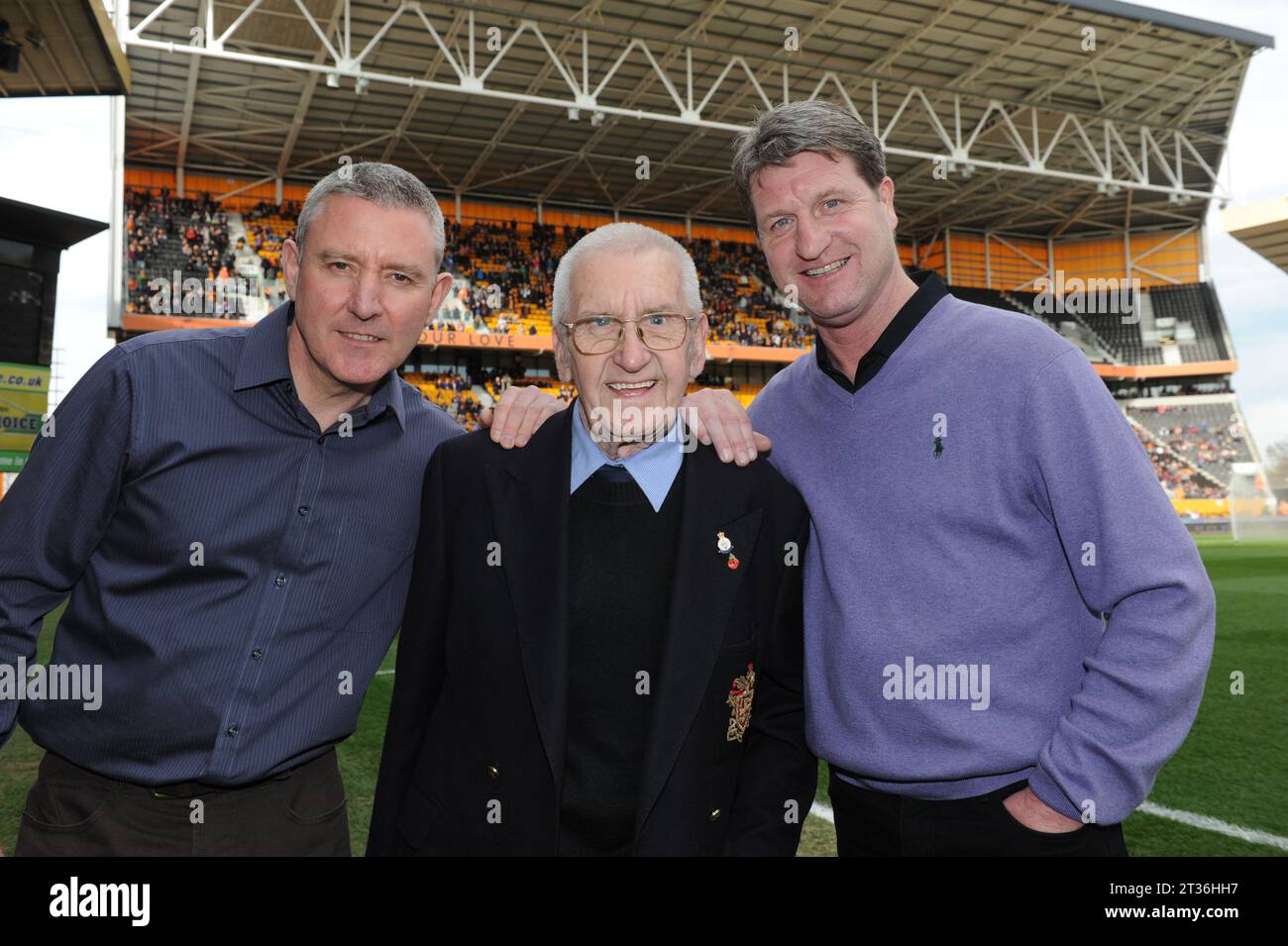 Wolverhampton Wanderers historian Graham Hughes with former players ...