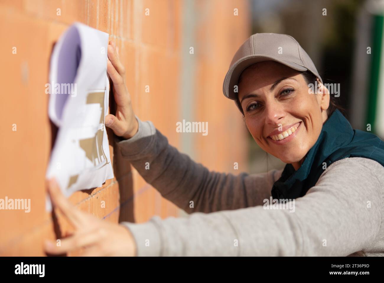 Working mother construction site hi-res stock photography and images ...