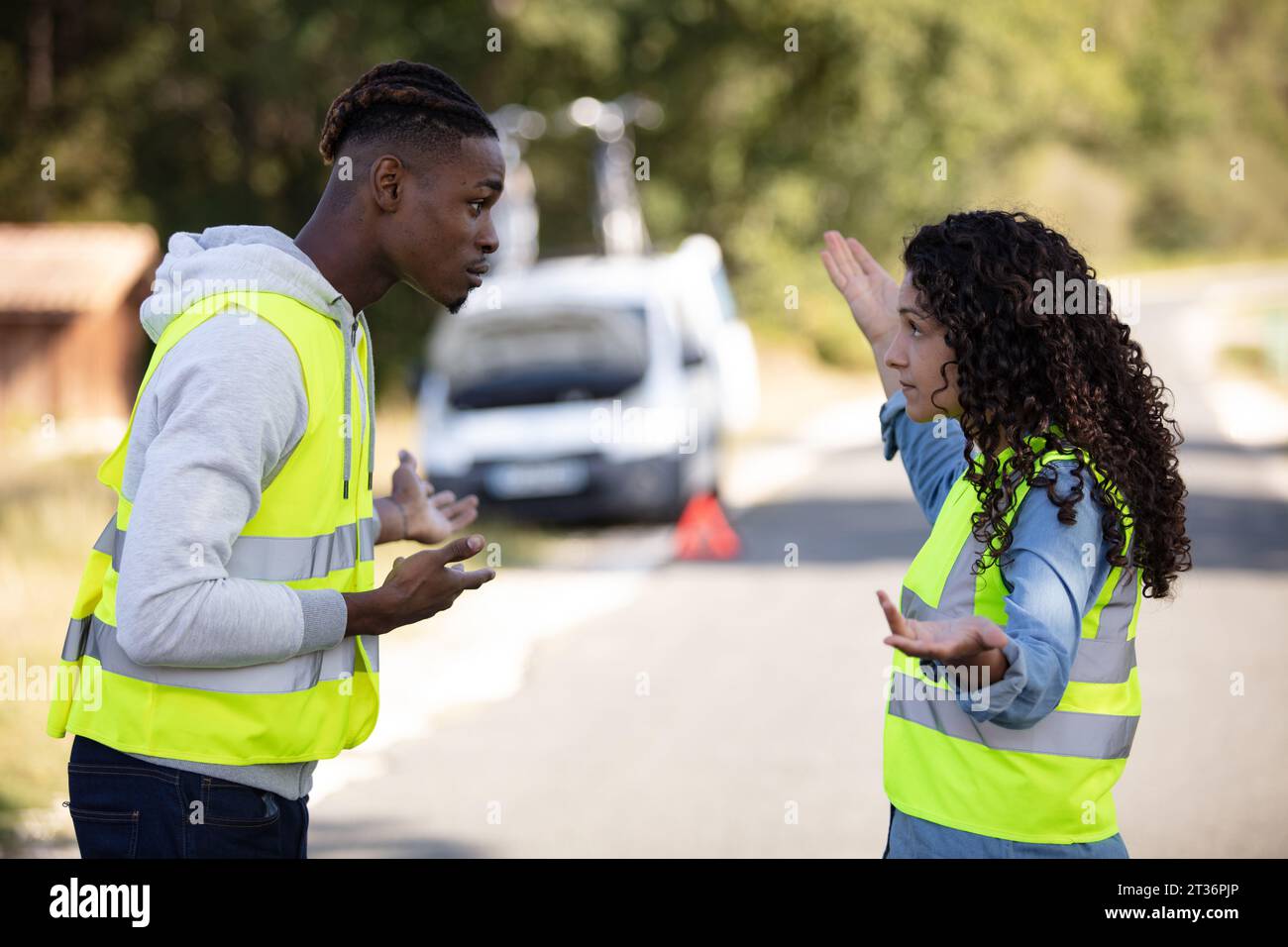 couple arguing after car collision at roadside Stock Photo - Alamy