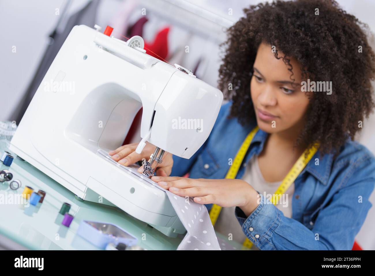 Dressmaker using sewing machine hi-res stock photography and images - Alamy
