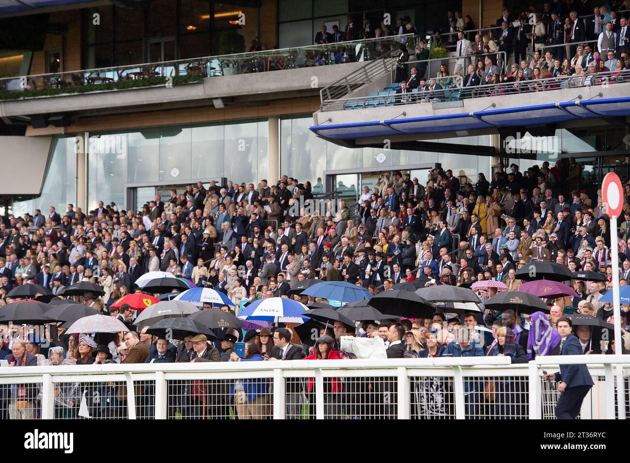 Ascot, Berkshire, UK. 21st October, 2023. A very busy day at Ascot ...
