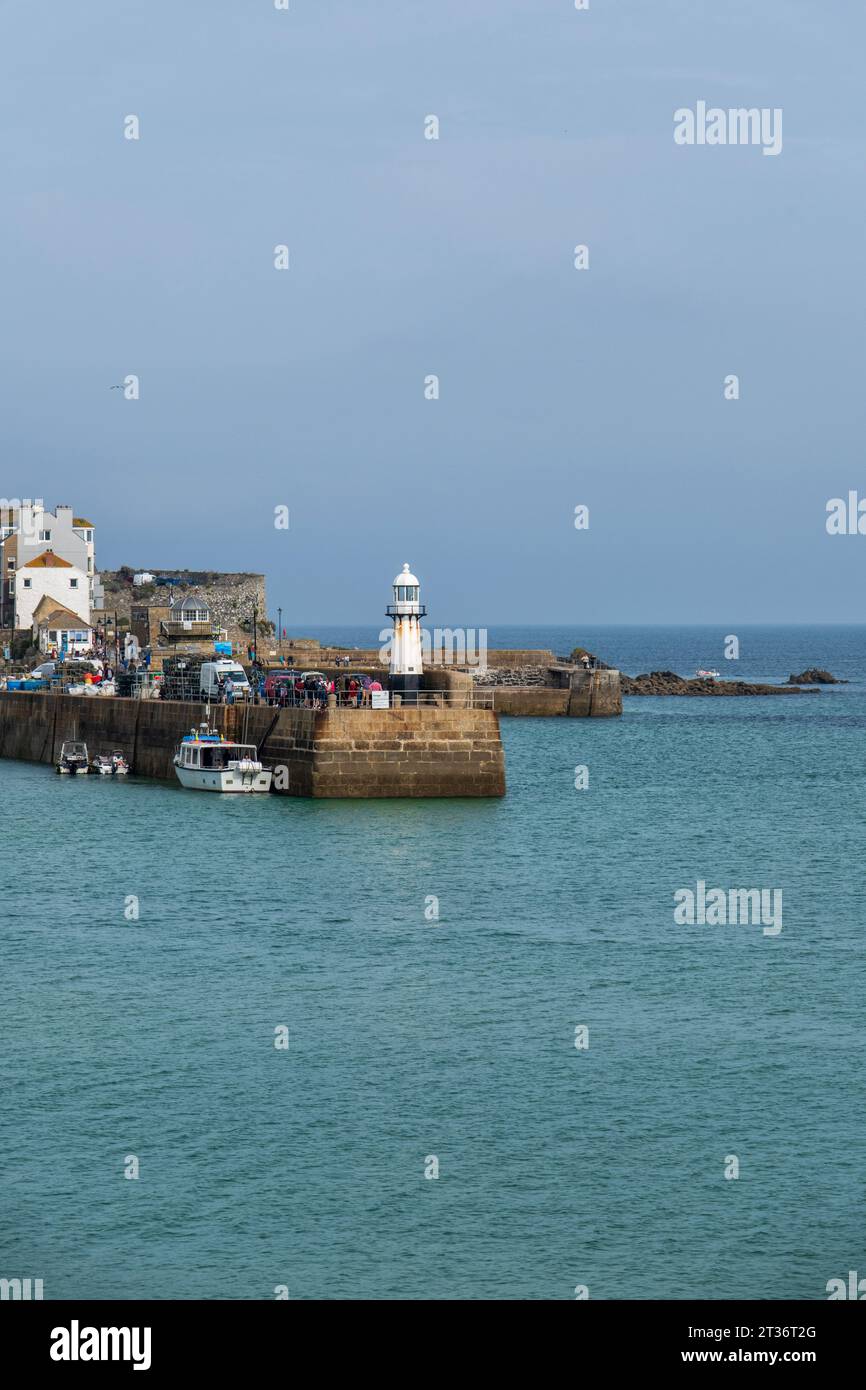 Saint ives lighthouse hi-res stock photography and images - Alamy