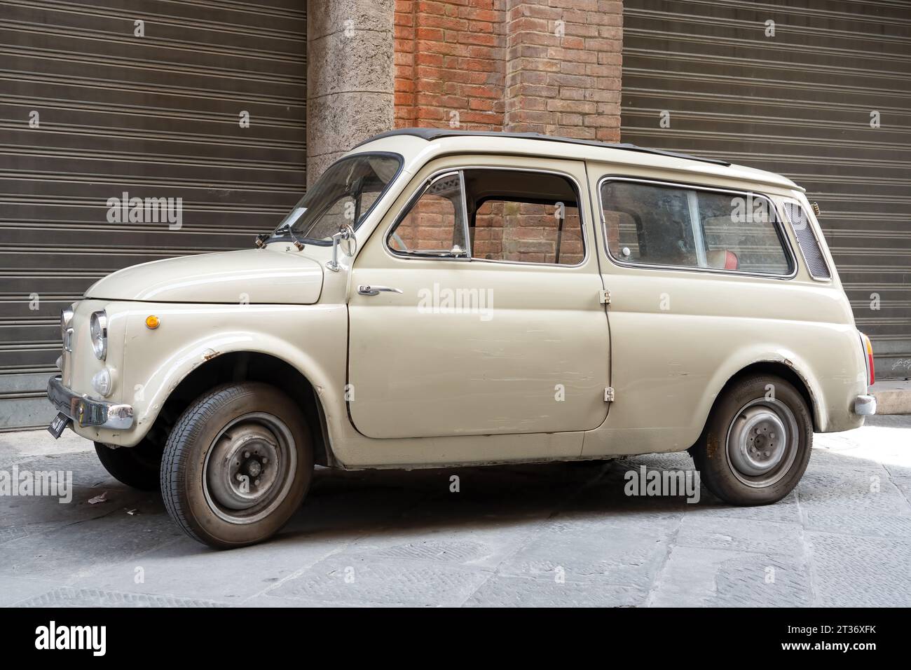 Italy traffic city 1960s hi-res stock photography and images - Alamy