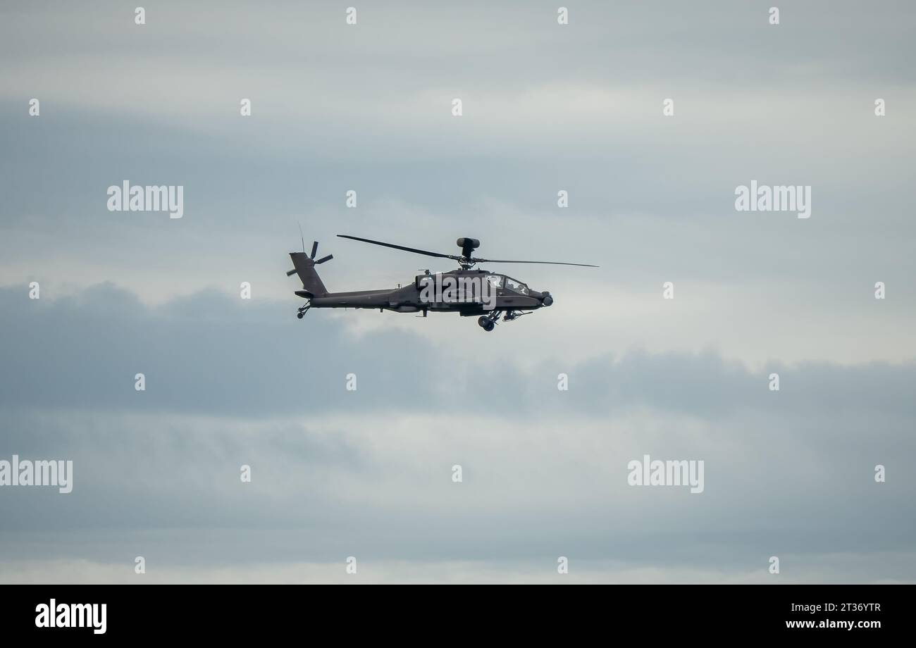 Boeing Apache Helicopter Gunship AH64E AH64-E in flight Stock Photo - Alamy