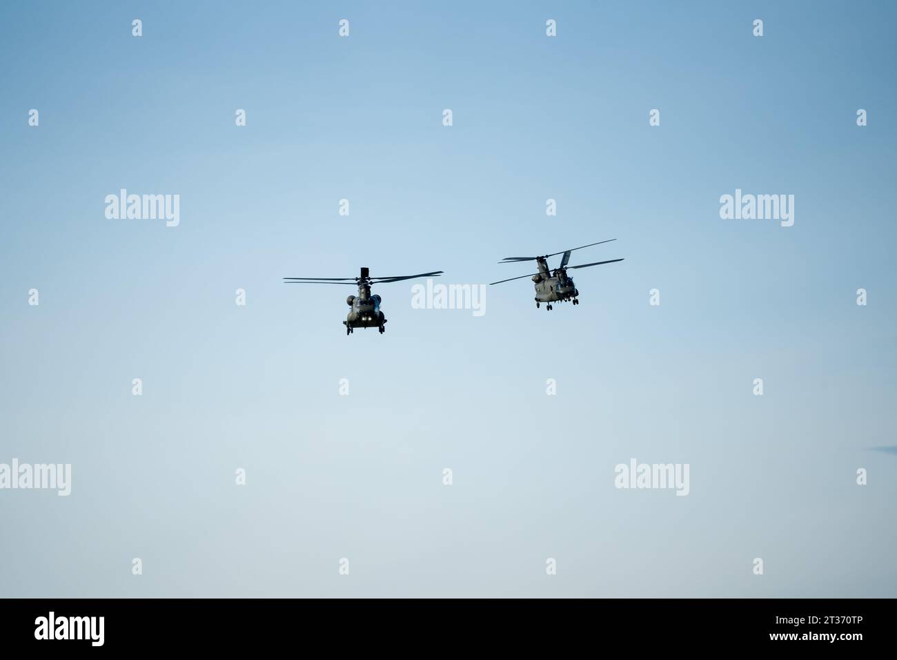Raf boeing chinook helicopters hi-res stock photography and images - Alamy