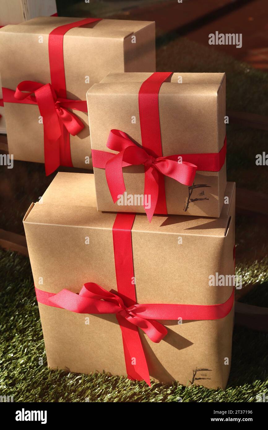 Empty window boxes hi-res stock photography and images - Alamy