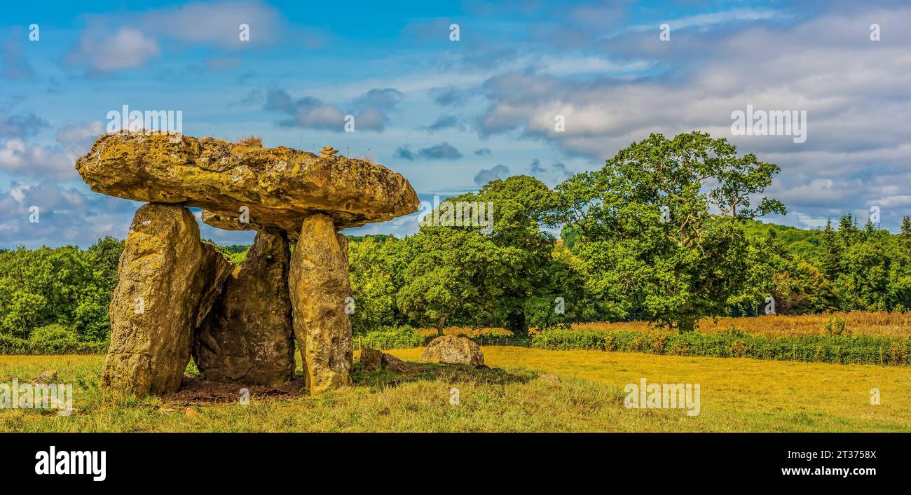 Neolithic burial chamber wales hi-res stock photography and images - Alamy