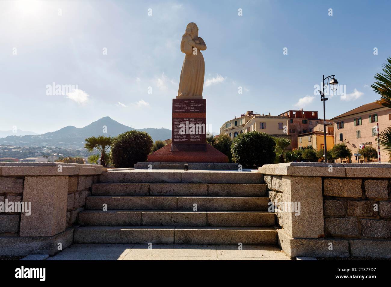 Memorial, Monument to the Dead of the World Wars, Statue of a Woman ...