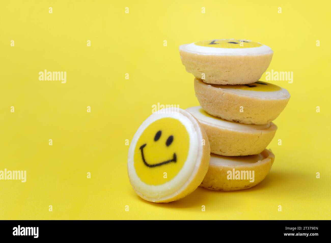Pastry with smiley face, symbol Stock Photo - Alamy