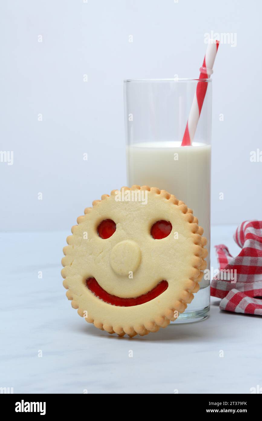 Smiley face cookie hi-res stock photography and images - Alamy