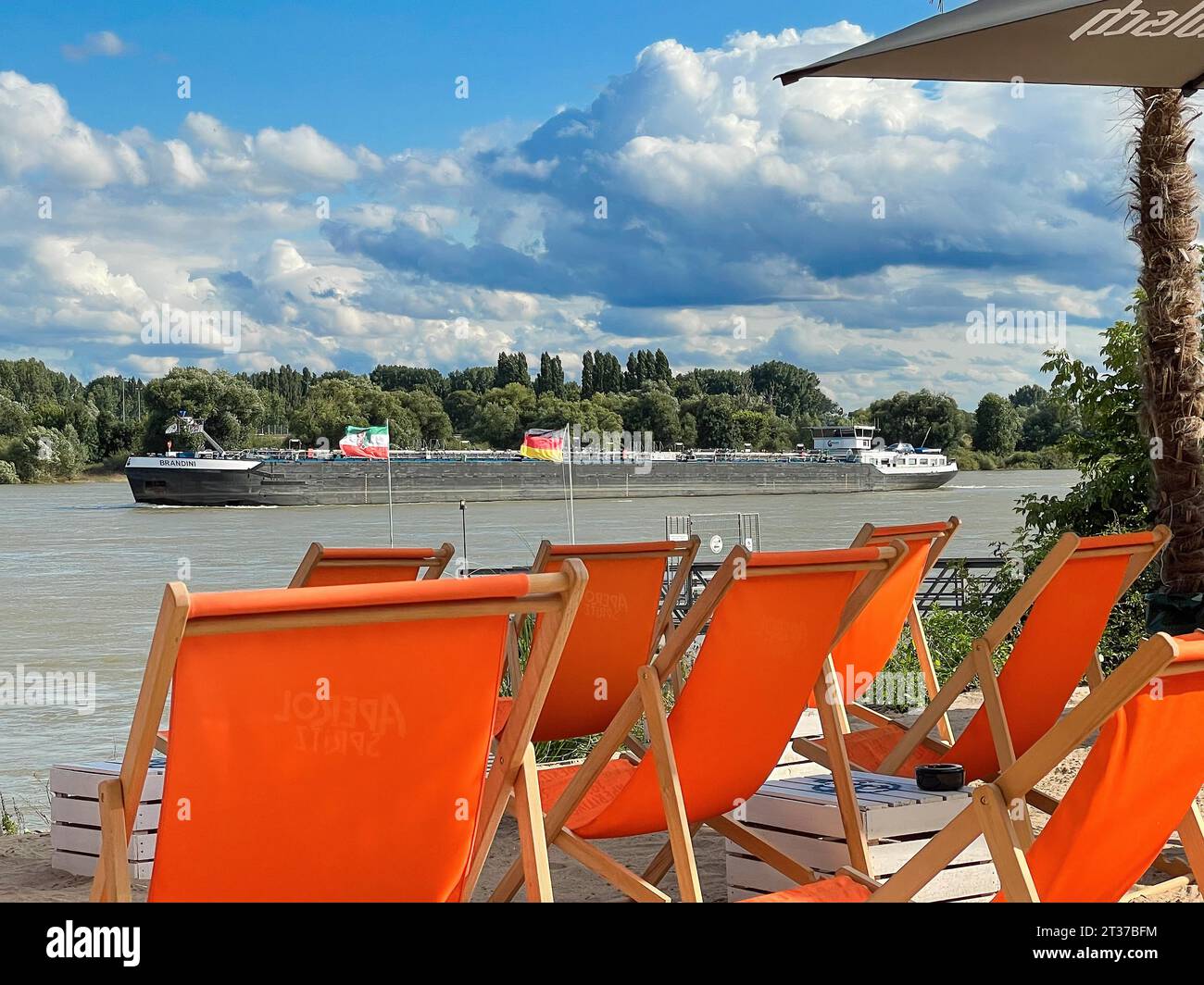Rhine beach hi-res stock photography and images - Alamy