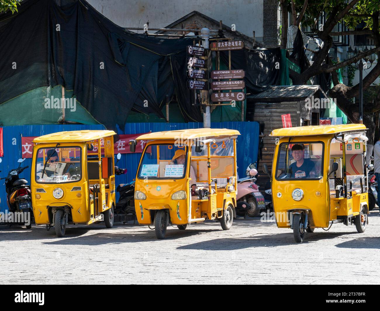 Chinese rickshaws hi-res stock photography and images - Alamy