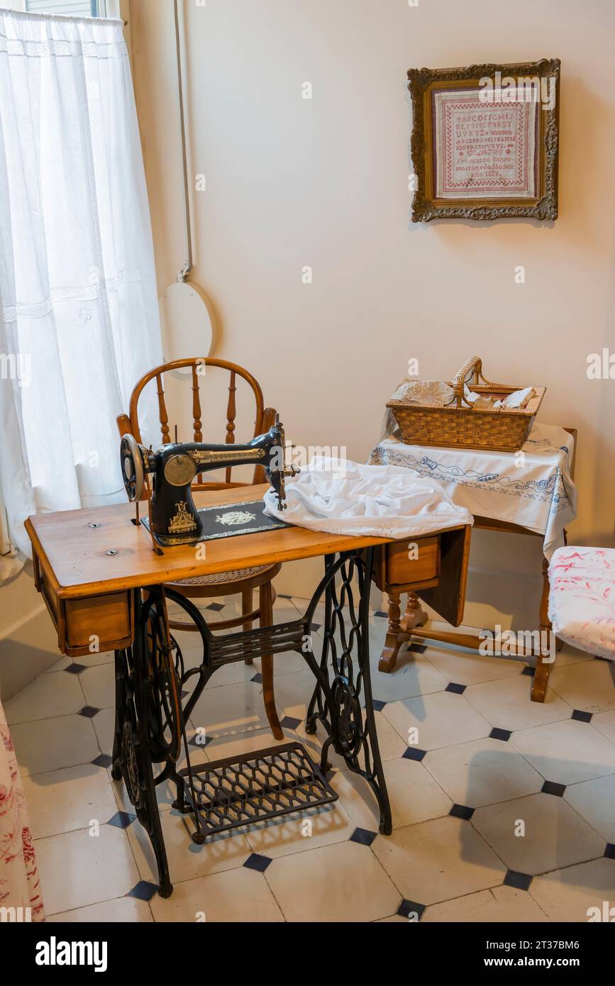 Handicraft needlework hi-res stock photography and images - Alamy