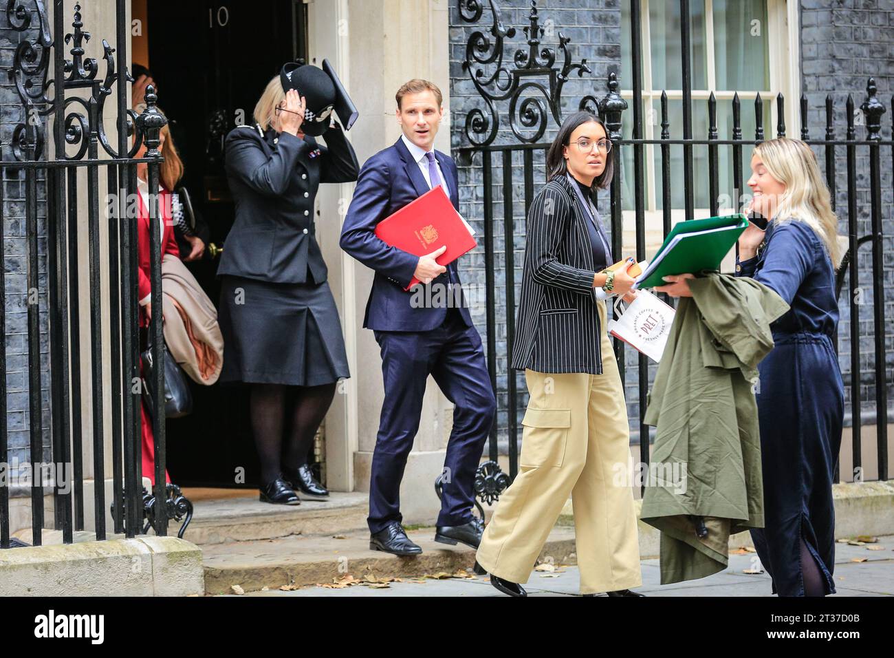 Chris philp hosts meeting in downing street hi-res stock photography ...