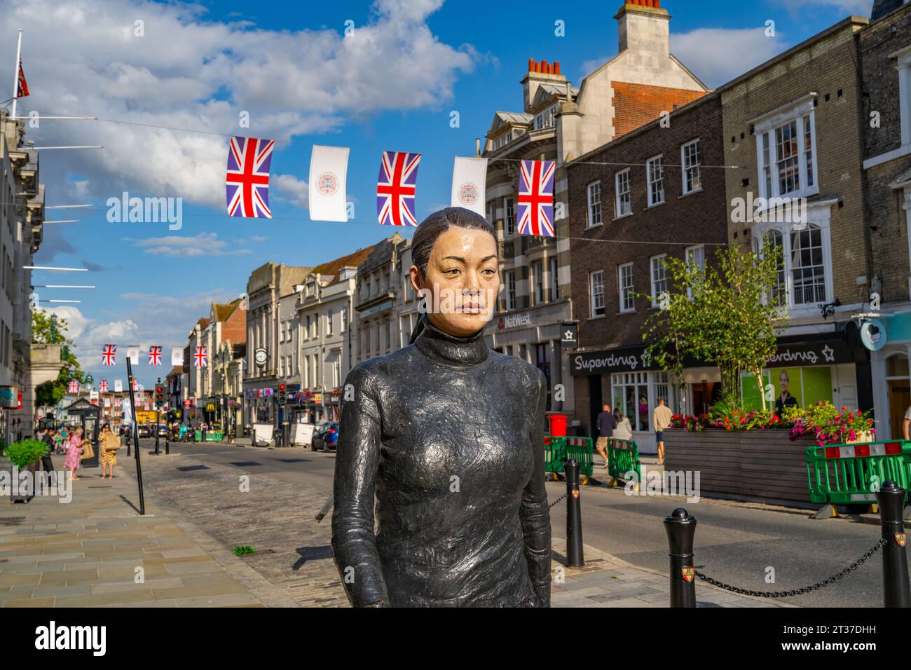 Bronze statue Walking Woman in High St Colchester Essex Stock Photo - Alamy