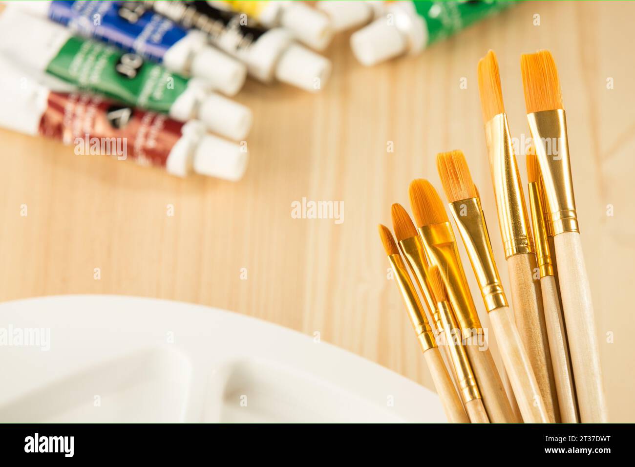Artists oval palette hi-res stock photography and images - Alamy