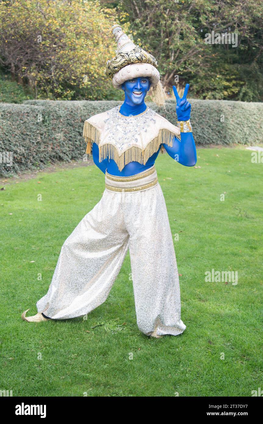 Alex Arum, Cast of Aladdin pose for photos ahead of their production at ...