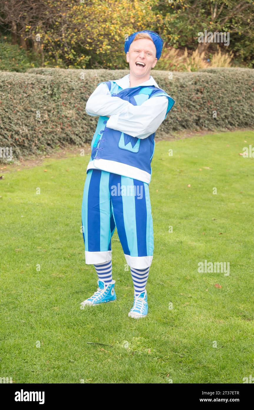 October 23, 2023: Lewis Devine, Cast of Aladdin pose for photos ahead ...