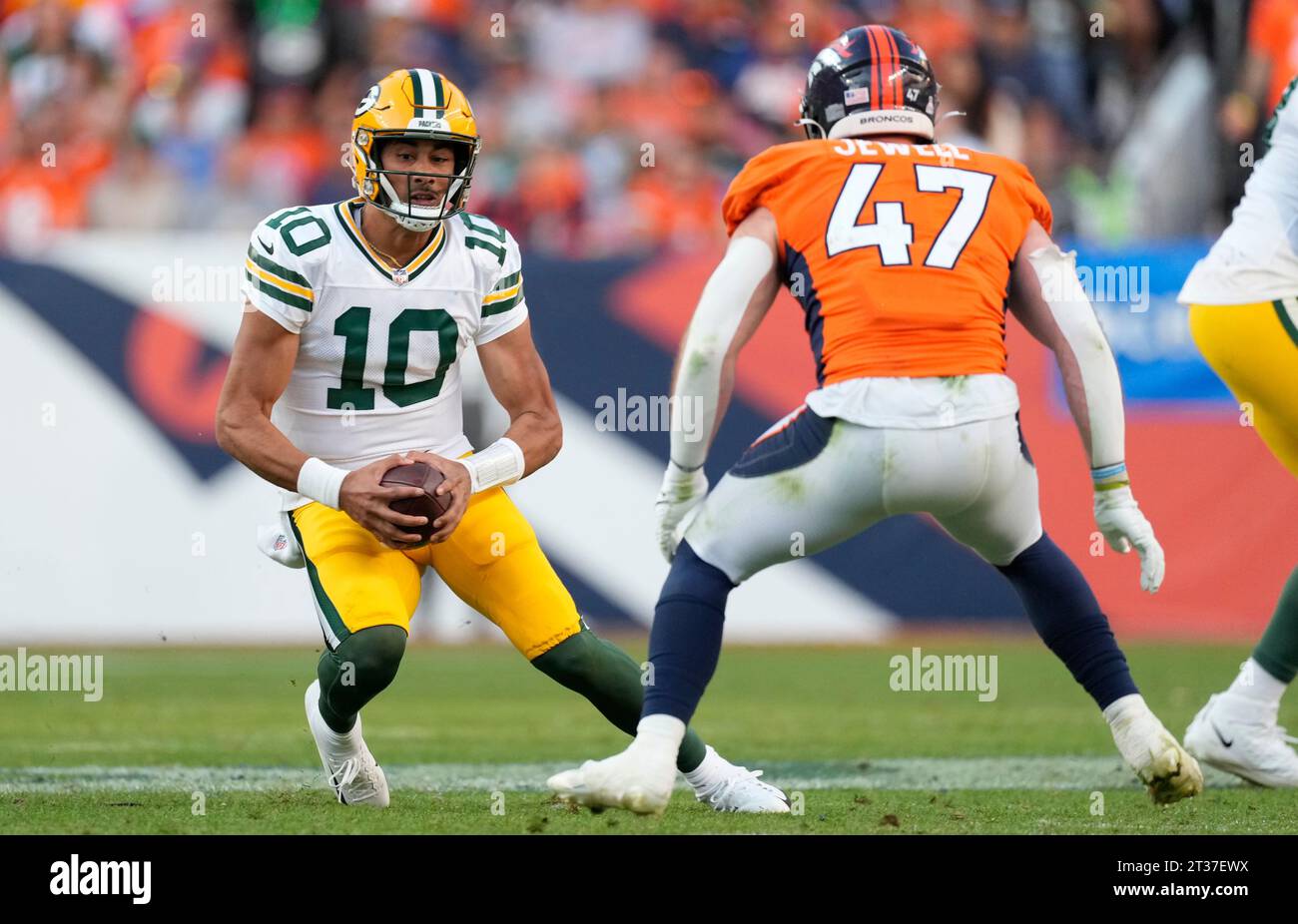 Green Bay Packers quarterback Jordan Love (10) and Denver Broncos ...
