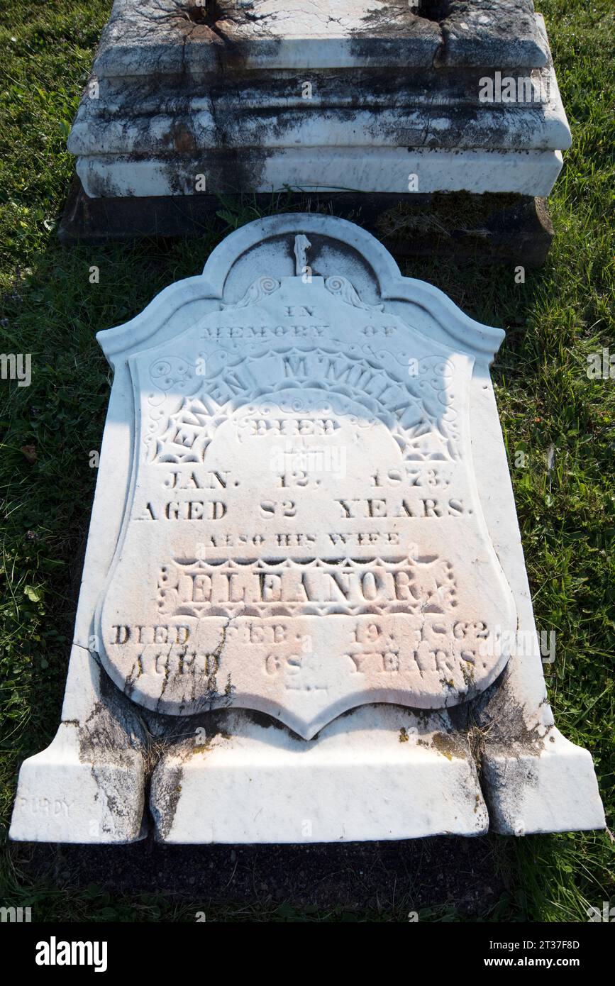 Husband and wife grave hi-res stock photography and images - Alamy
