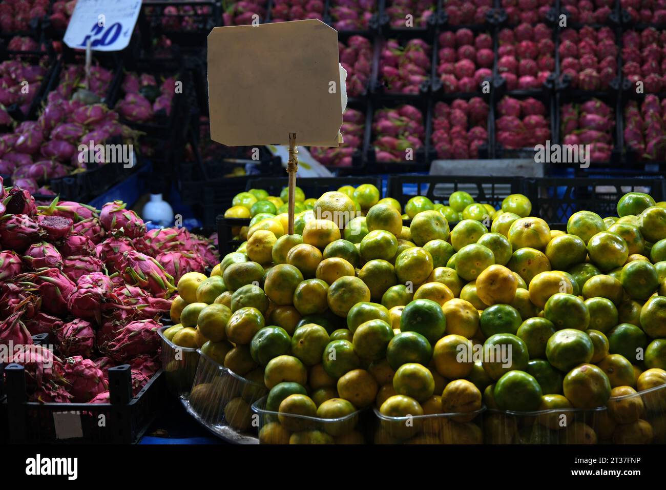 Tangerines on the market stall. Blank price tag on fruit stand. Green ...