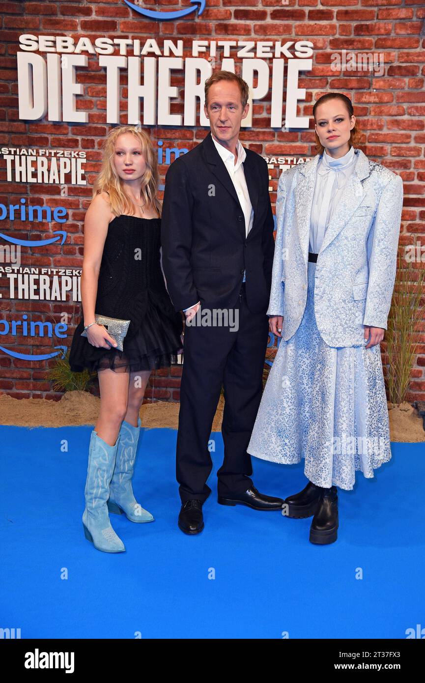 Helena Zengel, Stephan Kampwirth, Emma Bading bei der Premiere der ...