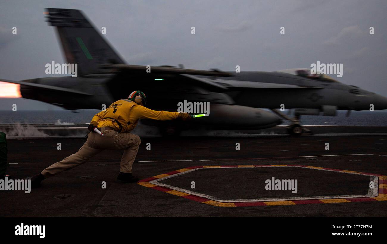 USS Ronald Reagan, Japan. 17 October, 2023. U.S. Navy shooter Lt ...